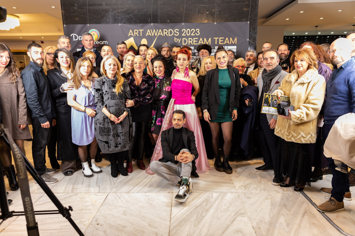 ΑΠΟΝΕΜΗΘΗΚΑΝ ΤΑ ART AWARDS ΤΗΣ DREAMTEAM - Εternal - radio